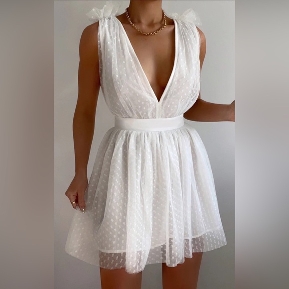 Showpo. | Dresses | Nwt Showpo Mariabella Mini Dress Tulle Plunge Dress ...